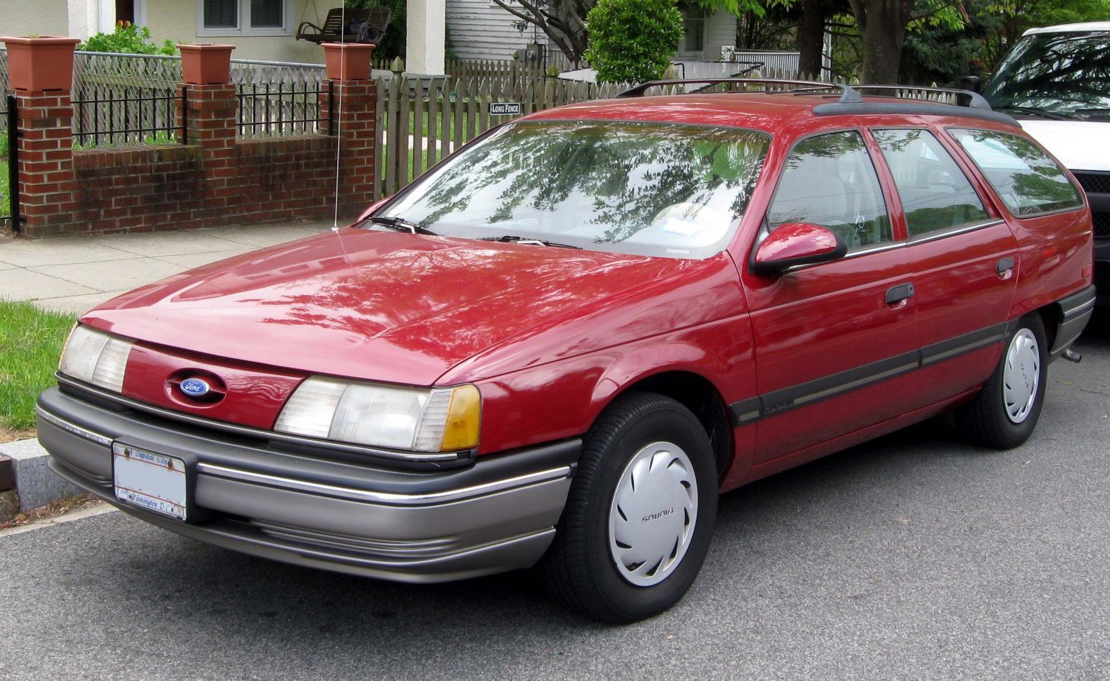 Ford Taurus I Station Wagon 2.5 (89 Hp)